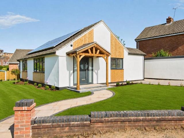 2 bedroom detached bungalow for sale