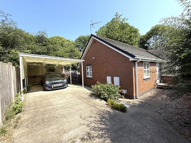 2 bedroom detached bungalow for sale