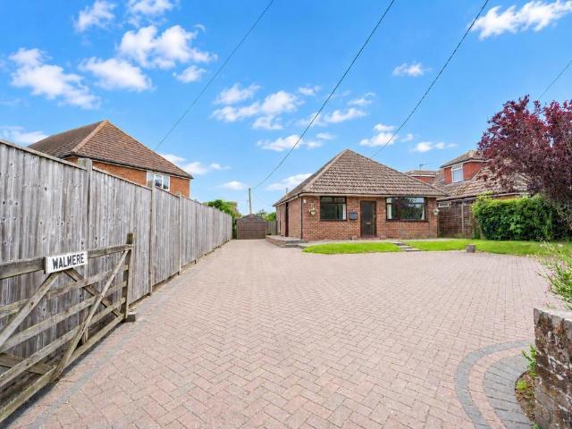2 bedroom detached bungalow for sale