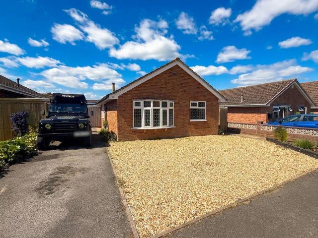 2 bedroom detached bungalow for sale