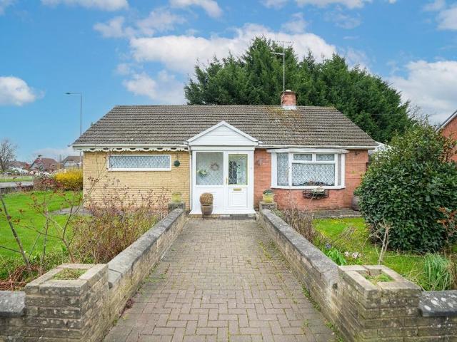 2 bedroom detached bungalow for sale