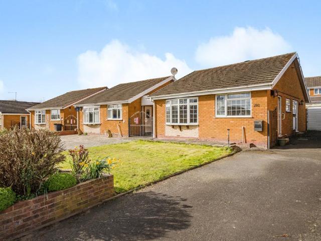 2 bedroom detached bungalow for sale
