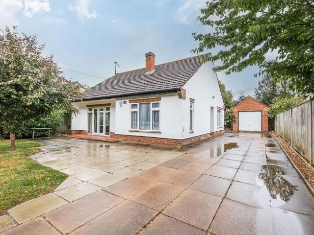 2 bedroom detached bungalow for sale