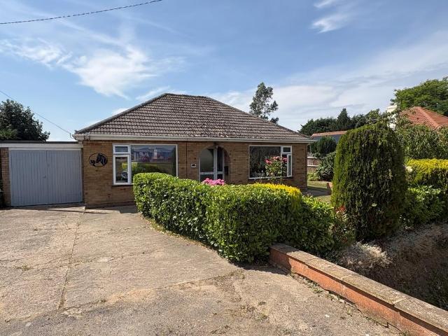 2 bedroom detached bungalow for sale