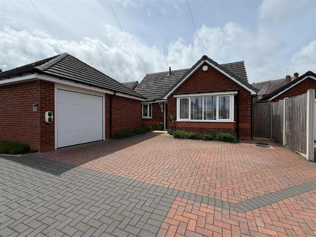 2 bedroom detached bungalow for sale