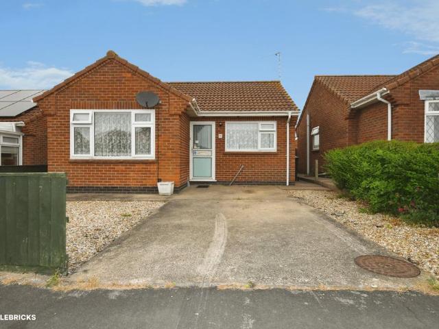 2 bedroom detached bungalow for sale