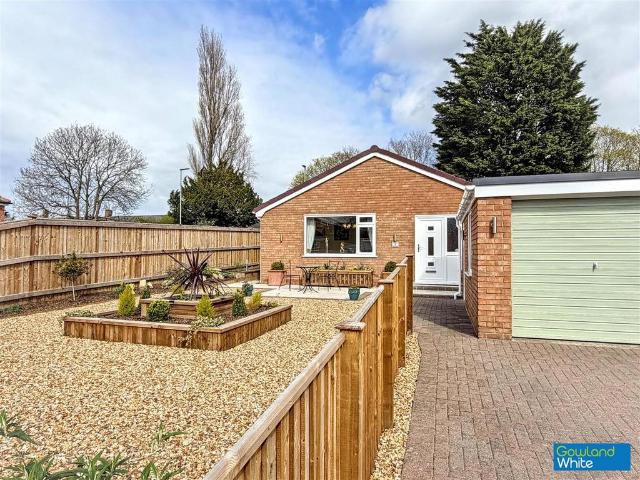2 bedroom detached bungalow for sale