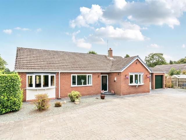 2 bedroom detached bungalow for sale