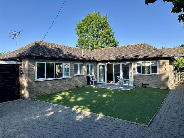 2 bedroom detached bungalow for sale