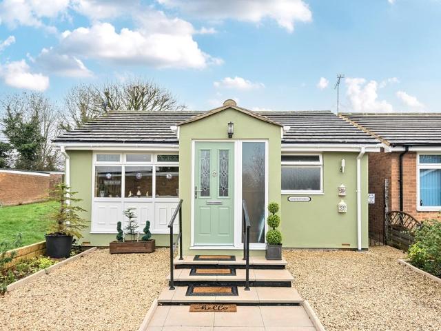 2 bedroom detached bungalow for sale