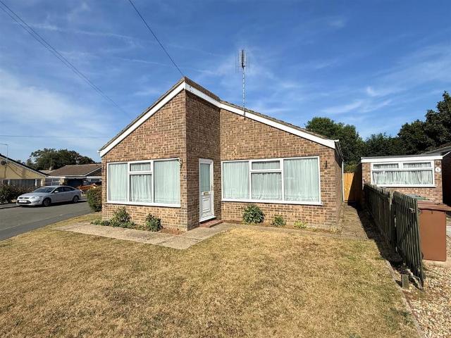 2 bedroom detached bungalow for sale