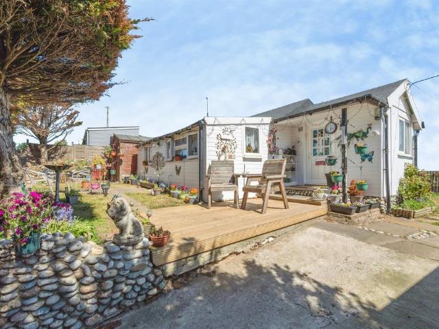 2 bedroom detached bungalow for sale