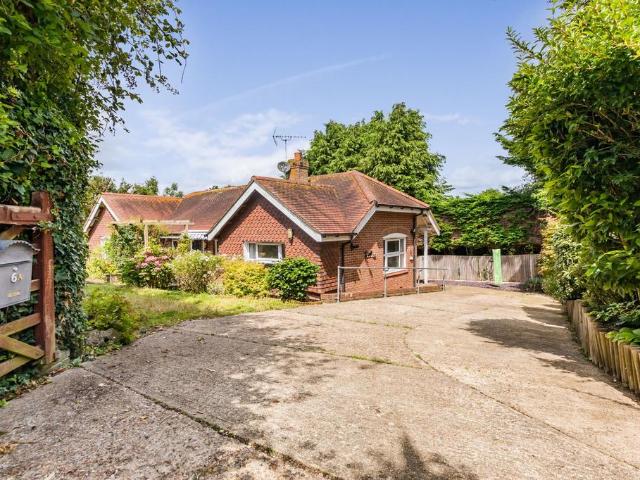 2 bedroom detached bungalow for sale