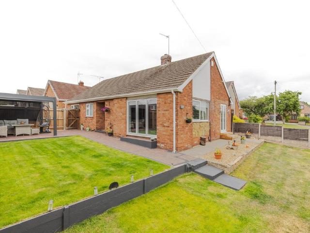 2 bedroom detached bungalow for sale