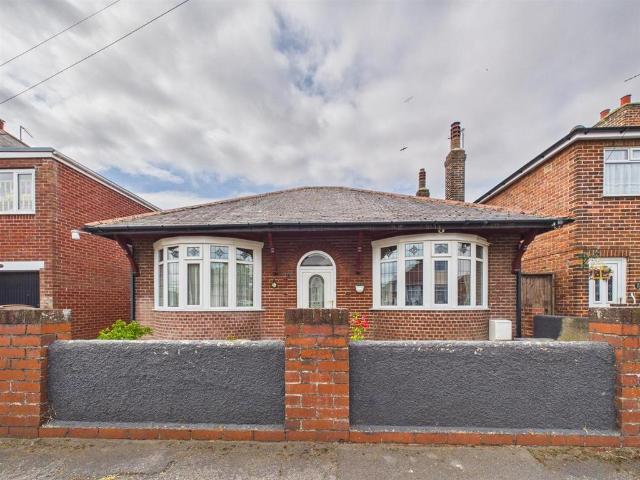 2 bedroom detached bungalow for sale