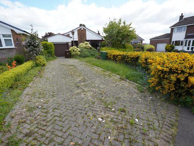 2 bedroom detached bungalow for sale