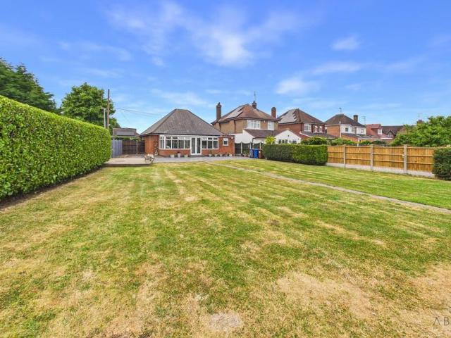 2 bedroom detached bungalow for sale