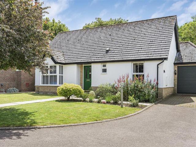 2 bedroom detached bungalow for sale