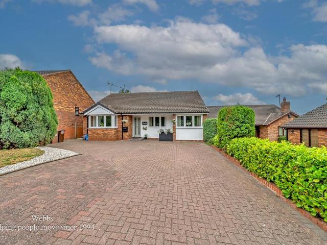 2 bedroom detached bungalow for sale