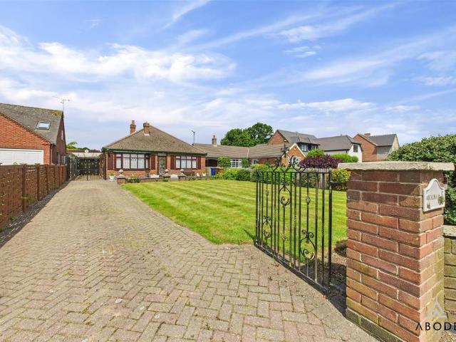 2 bedroom detached bungalow for sale