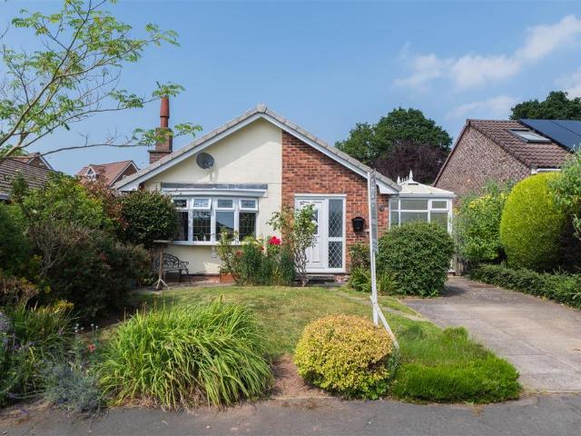 2 bedroom detached bungalow for sale