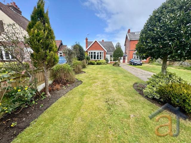 2 bedroom detached bungalow for sale