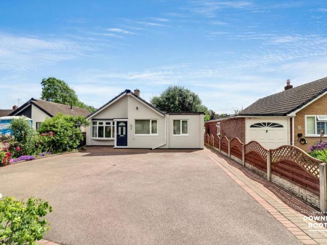 2 bedroom detached bungalow for sale