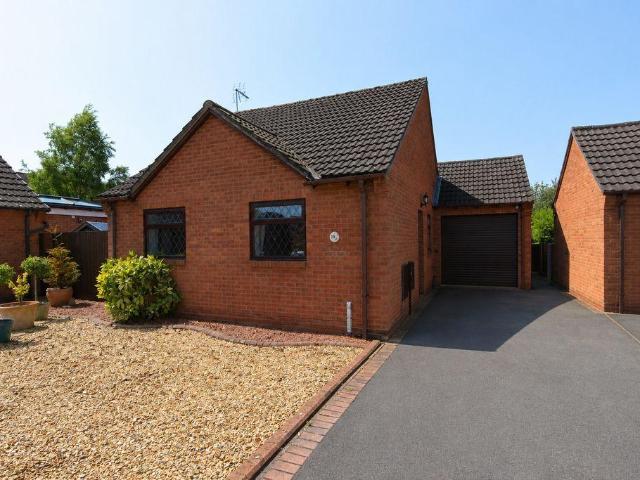 2 bedroom detached bungalow for sale