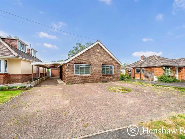 2 bedroom detached bungalow for sale
