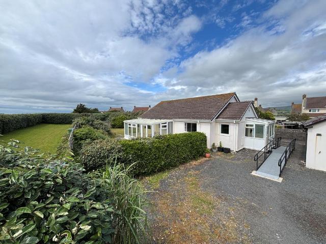 2 bedroom detached bungalow for sale