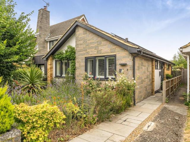2 bedroom detached bungalow for sale