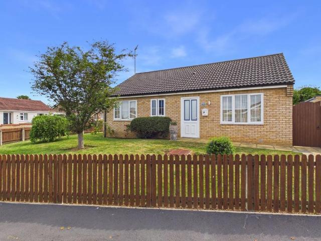 2 bedroom detached bungalow for sale