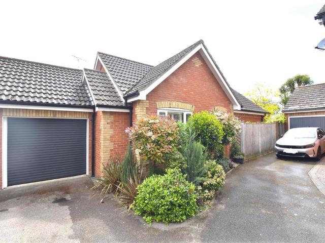 2 bedroom detached bungalow for sale
