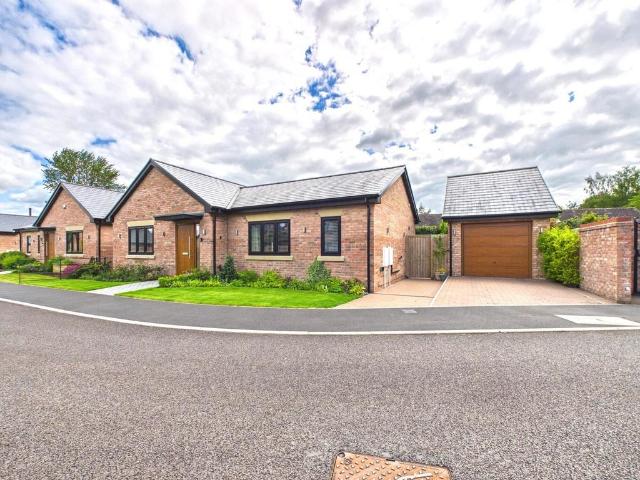 2 bedroom detached bungalow for sale