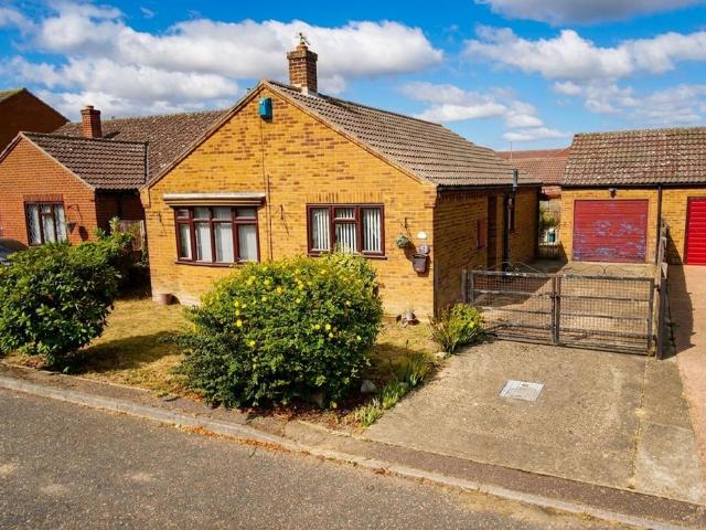 2 bedroom detached bungalow for sale