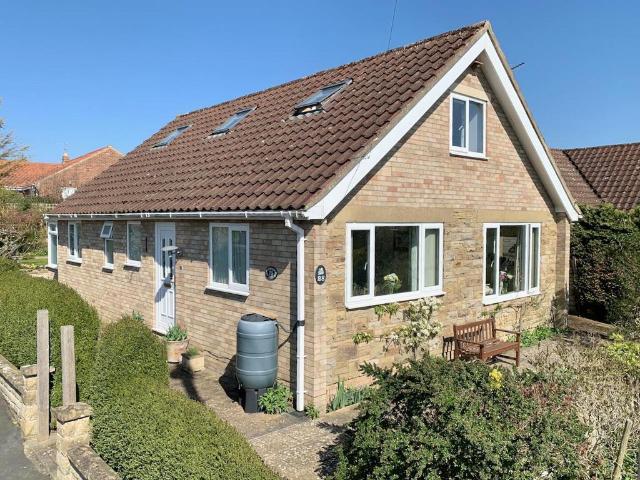 2 bedroom detached bungalow for sale