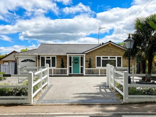 2 bedroom detached bungalow for sale