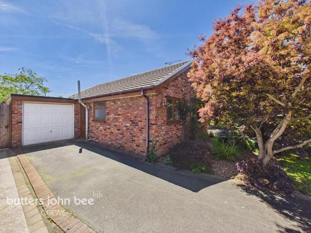 2 bedroom detached bungalow for sale