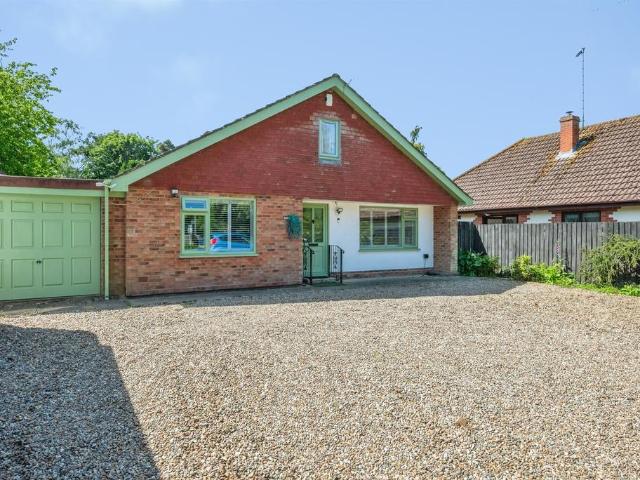 2 bedroom detached bungalow for sale