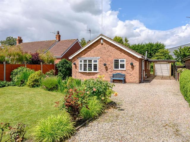 2 bedroom detached bungalow for sale