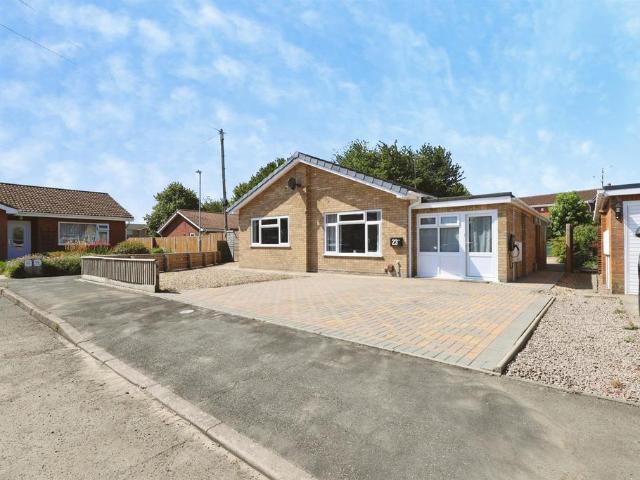 2 bedroom detached bungalow for sale