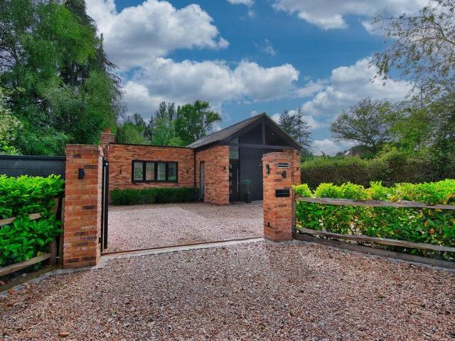 2 bedroom detached bungalow for sale
