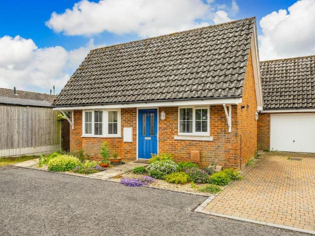 2 bedroom detached bungalow for sale