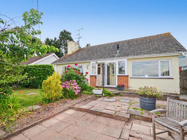 2 bedroom detached bungalow for sale