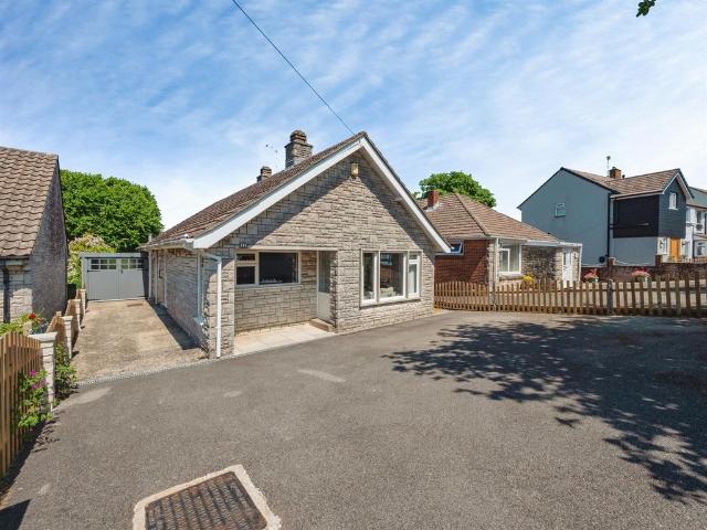 2 bedroom detached bungalow for sale