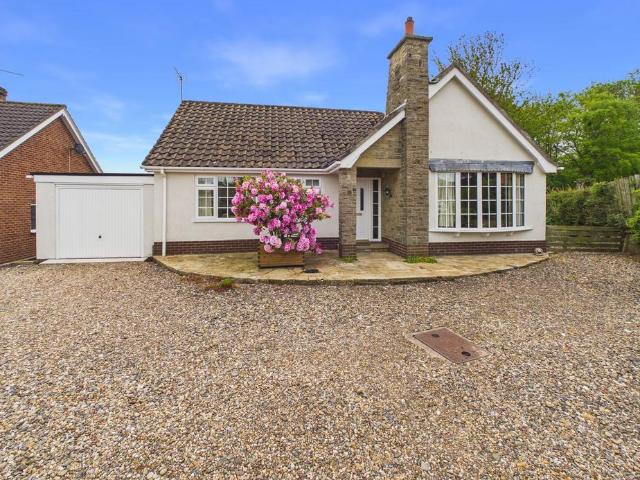 2 bedroom detached bungalow for sale