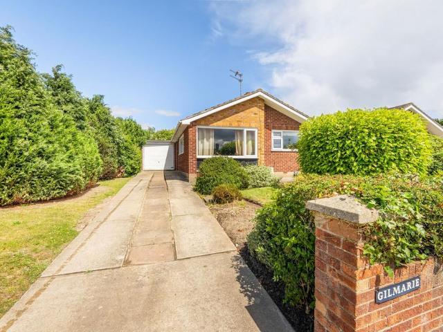 2 bedroom detached bungalow for sale