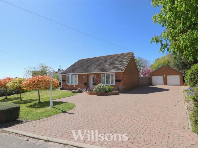 2 bedroom detached bungalow for sale