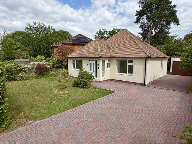 2 bedroom detached bungalow for sale