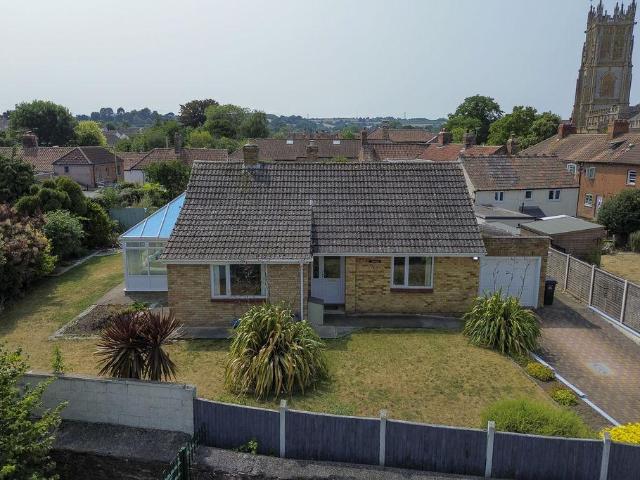 2 bedroom detached bungalow for sale